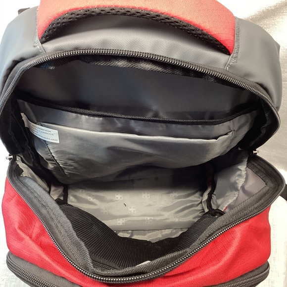 Swiss Tech | Bags | Swiss Tech Performance Gear Mens Reflective ...